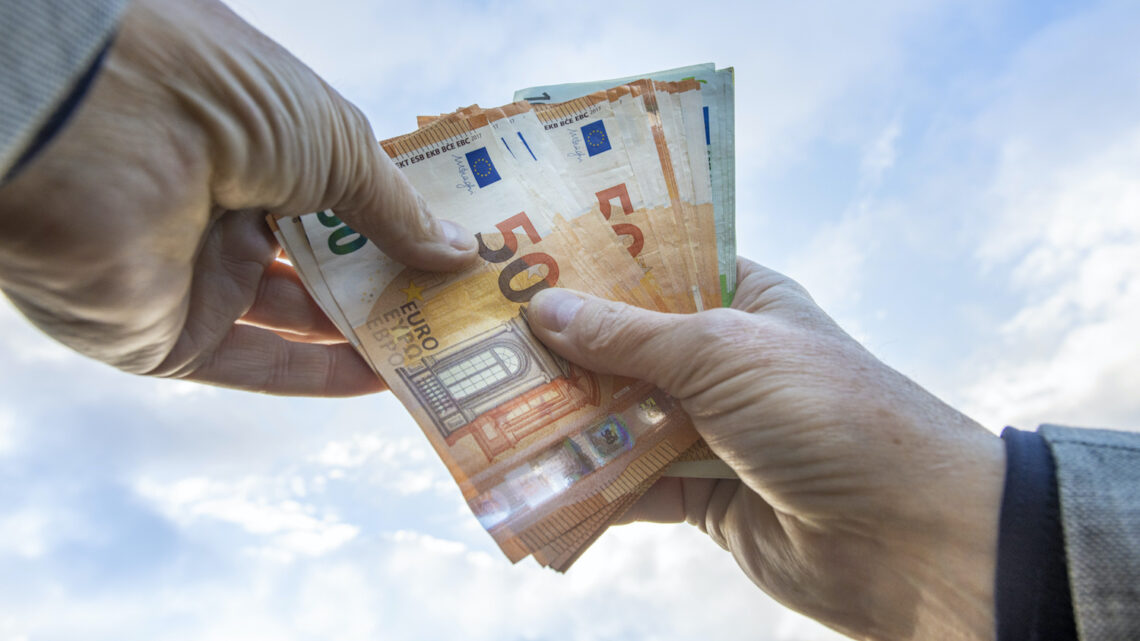 Supermarkten nemen afscheid van contant geld: “Dit zijn de supermarkten ...